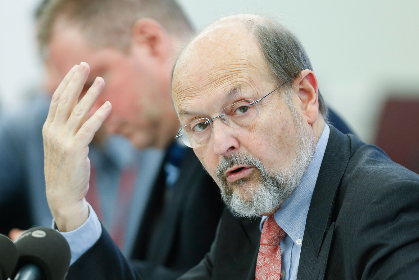 Nationale Bank-voorzitter Luc Coene mag pensioen met jaar uitstellen ...