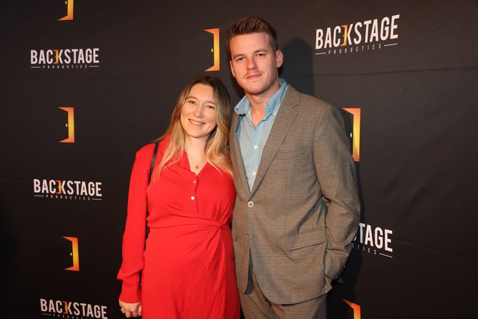 IN BEELD ‘Familie’-acteur Yanni Bourguignon met hoogzwangere vriendin ...