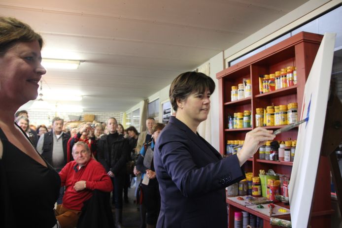 Burgemeester Ina Adema opent met verfkwast atelier in Zijtaart | Veghel ...