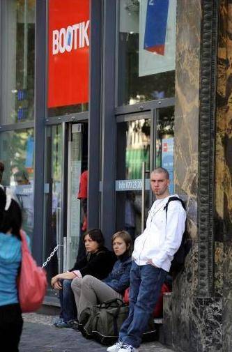 Les "Bootik" et "Kiosk" de la STIB, trop flamands | Belgique | 7sur7.be