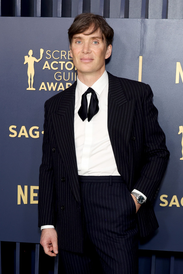 Klassieke Billie Eilish en Selena Gomez in wat lijkt op bruidsjurk: dit ...