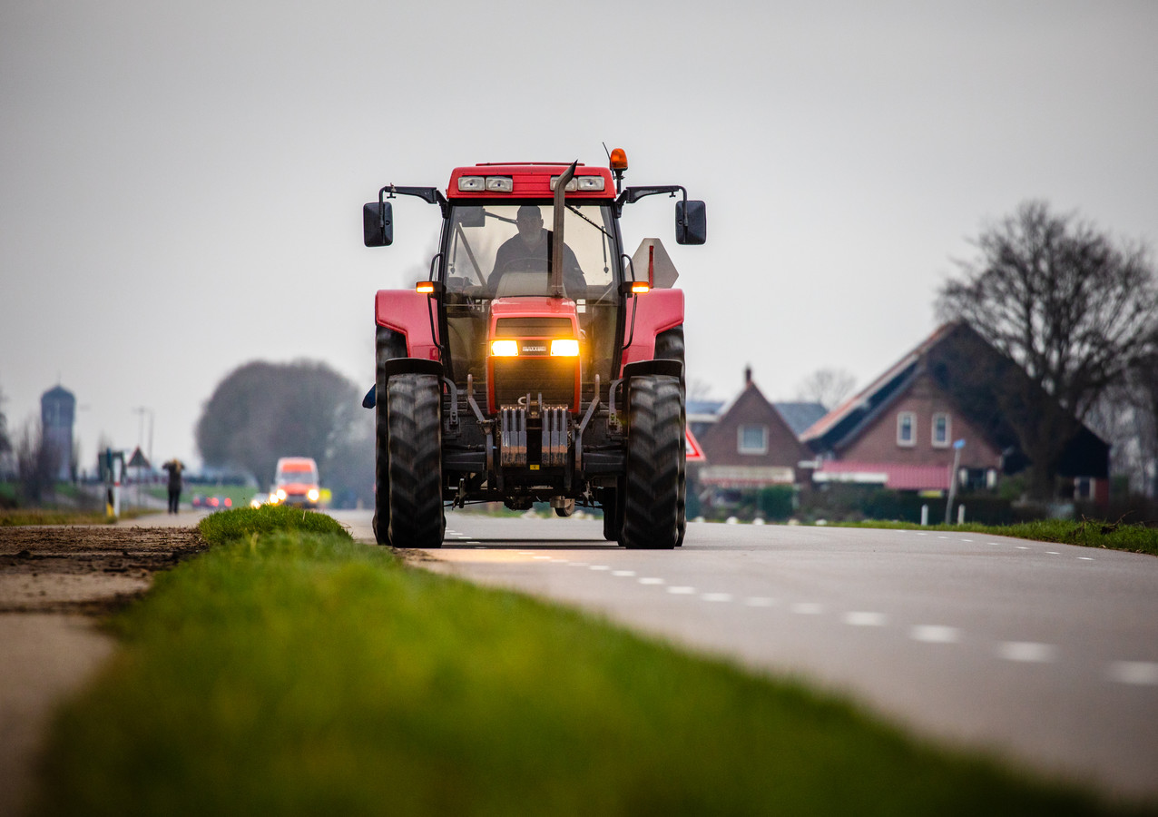 Tractoren rijden vaak veel te hard door Hoeksche Waard, maar een ...