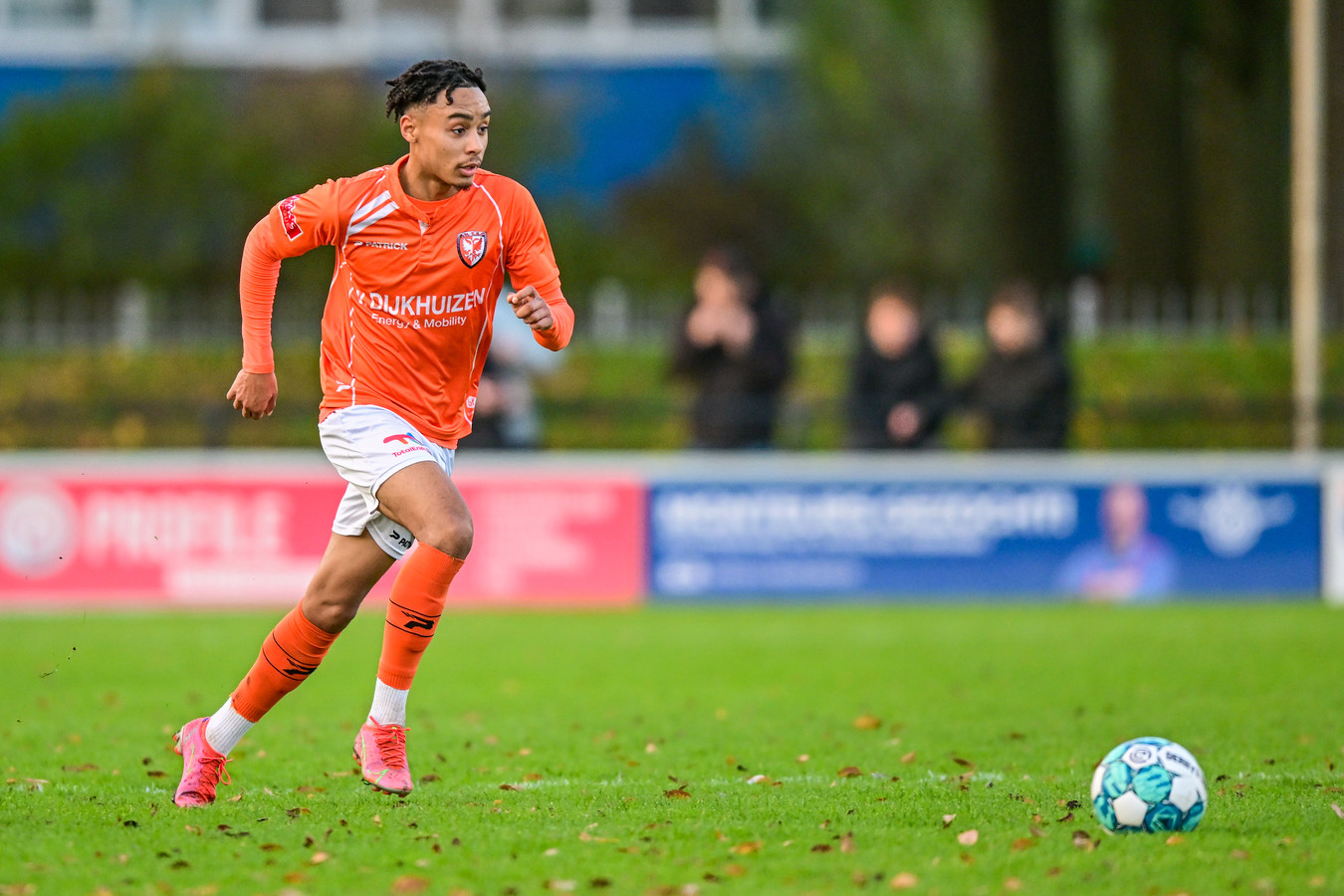 ‘Wie is die nummer acht, joh?’; debutant maakt indruk bij TEC | Foto ...