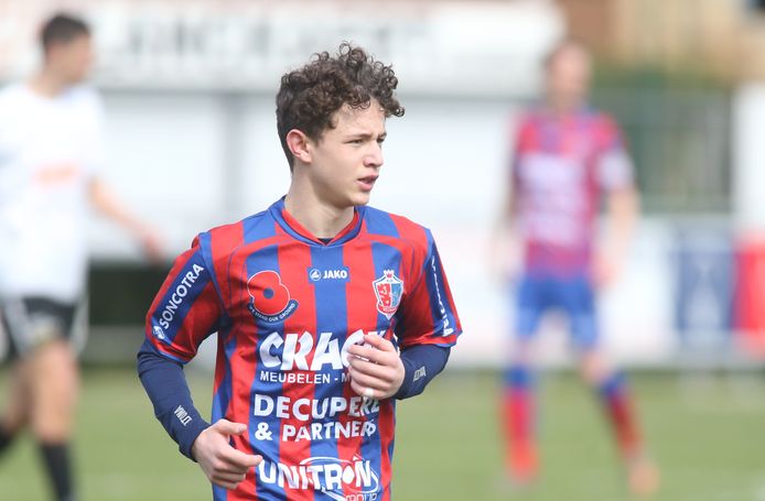 Stijn De Deygere en KVK Westhoek gaan stevig onderuit tegen Racing Gent ...