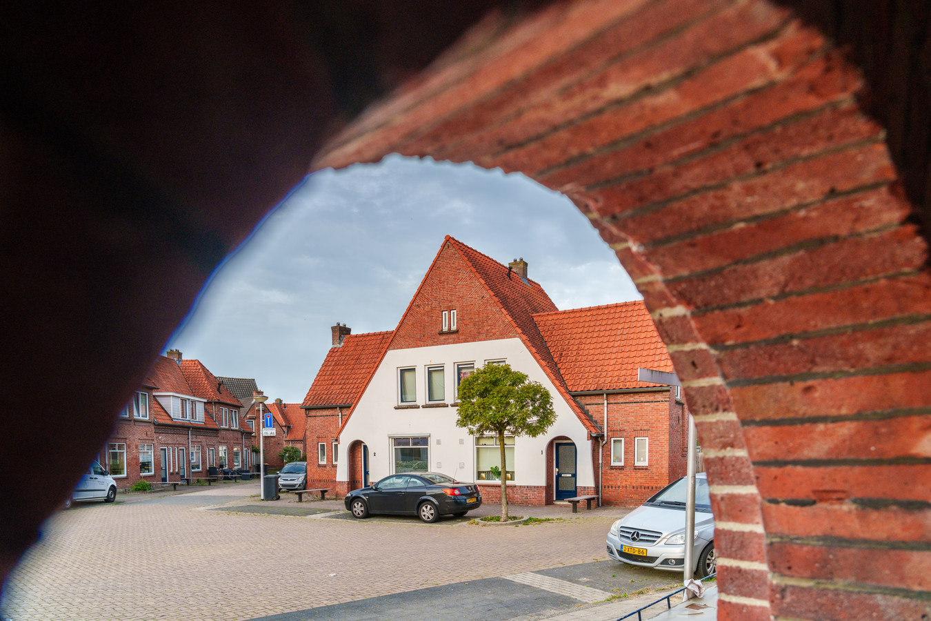 Bierdrinken op bankje voor je huis levert in ‘jarig’ Tuindorp Goor ...