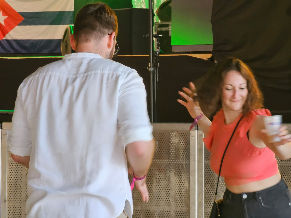 IN BEELD. 40ste Antilliaanse Feesten gestart onder stralende zomerzon ...