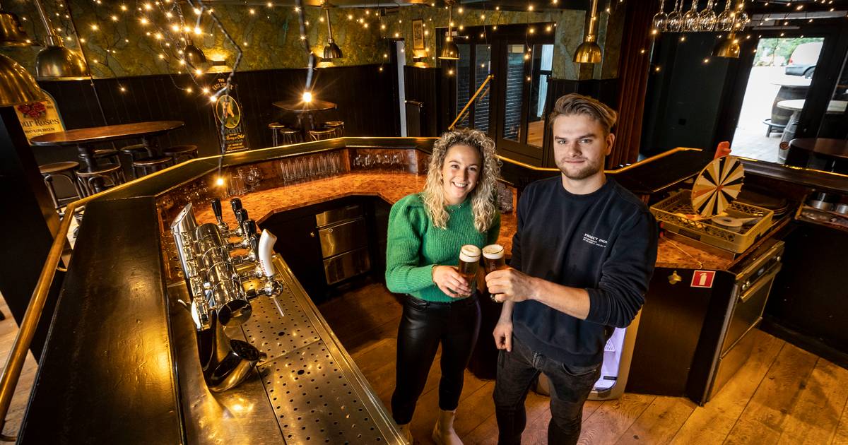 ‘Deurwissel’ in Ootmarsum, Emma Schutte (24) draagt stokje over: ‘Op ...