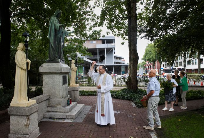 Pad bij pastorie Someren vernoemd naar pastoor Antoon van den Heuvel ...