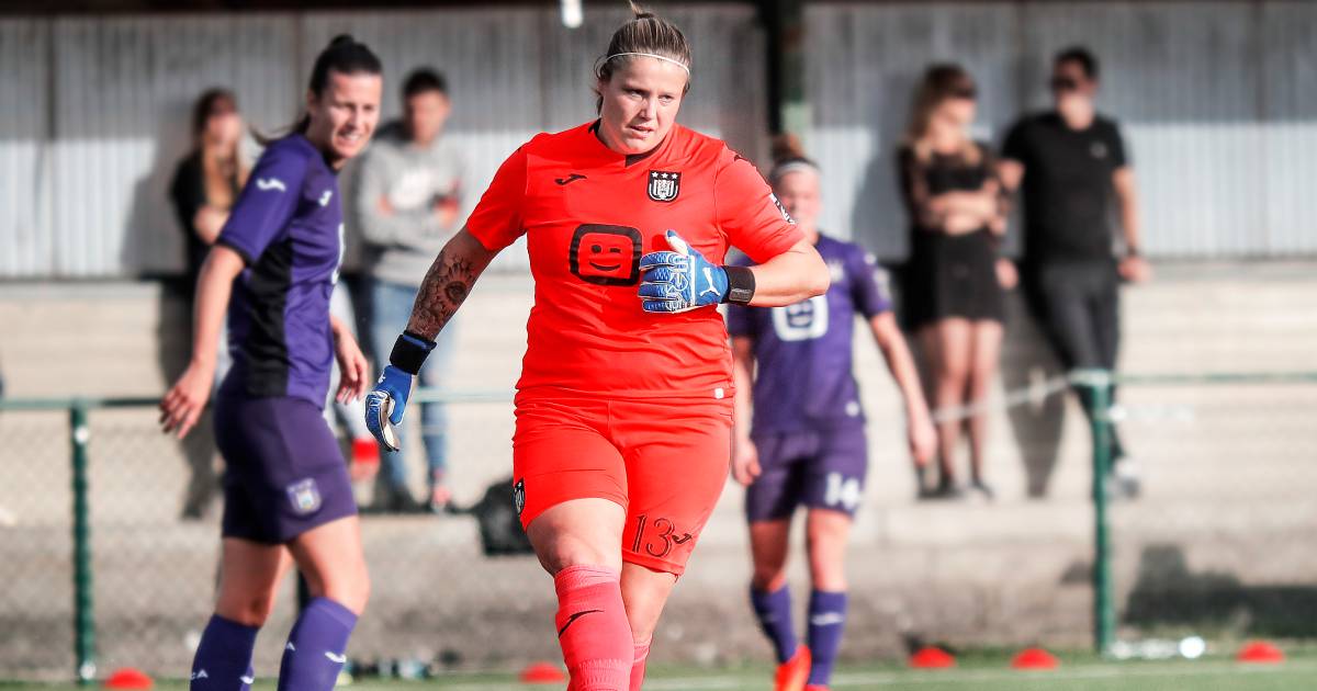 Trainer Dave Mattheus (RSCA Women) voor de topper tegen OHL in Lotto ...