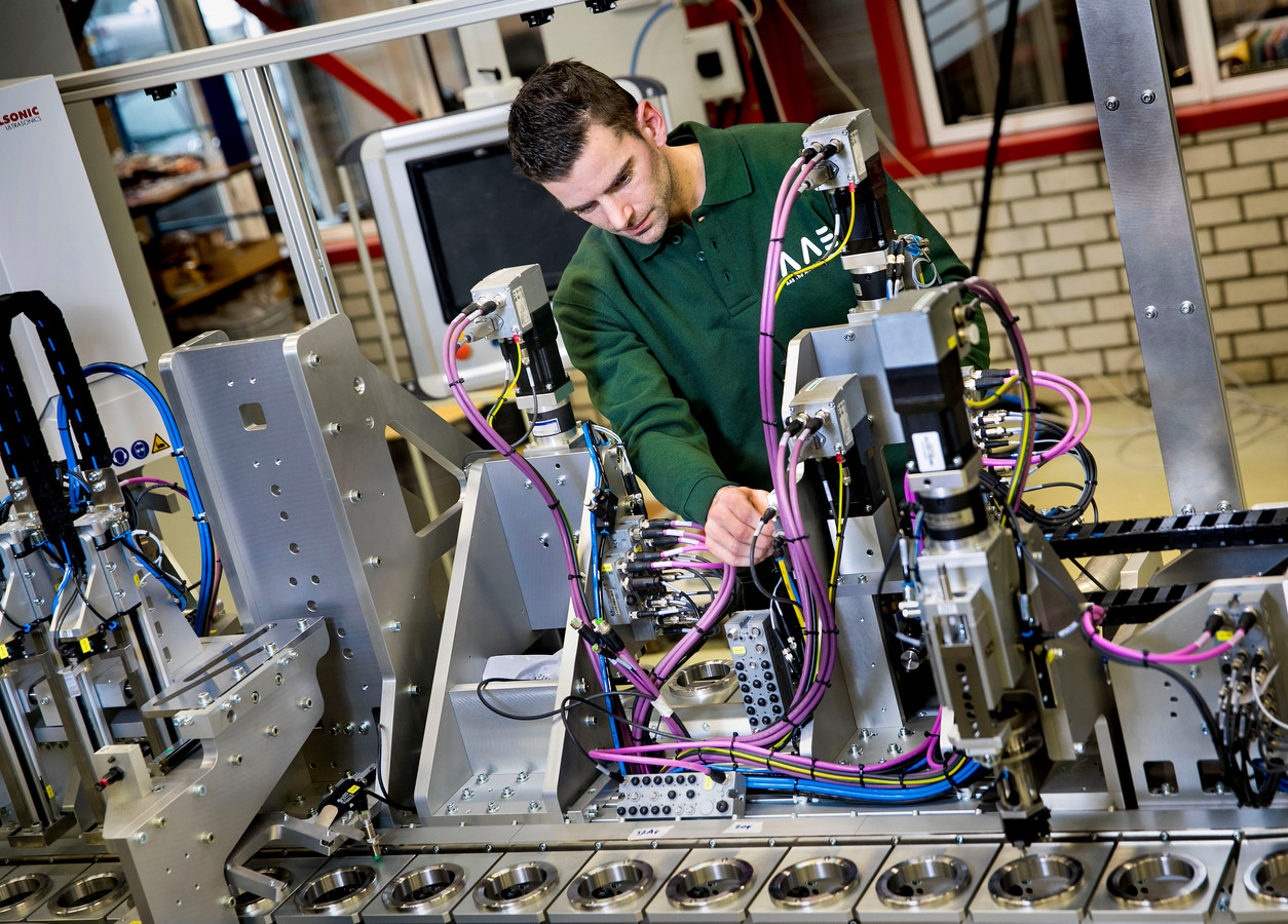 Leveranciers ASML houden productie in coronatijd op peil; AAE werkt in ...