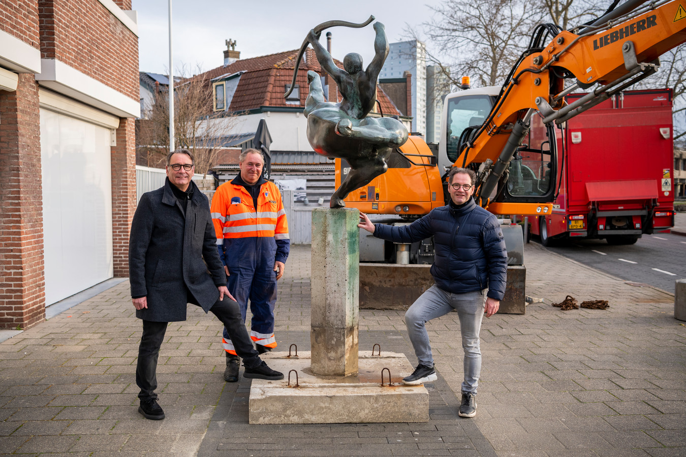 Bronzen beeld ‘de Boogschutter’ is terug in Terneuzen | Foto | hln.be