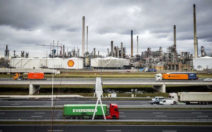 Vragen over lek vinylchloride op terrein Shell Pernis | Rotterdam | AD.nl