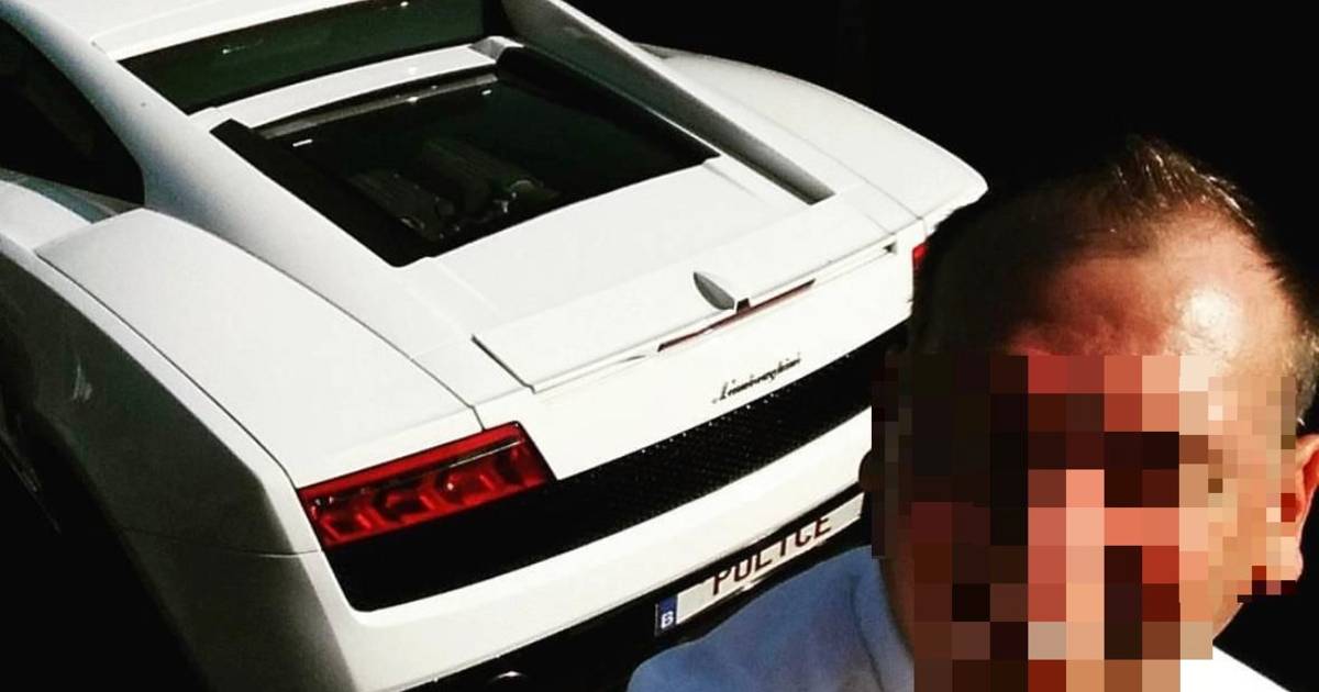 Ex-agent die graag uitpakt met dure sportauto's in de cel voor ...