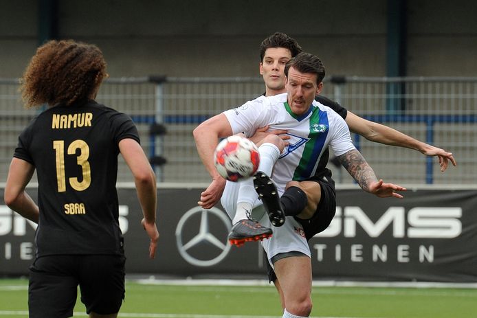 Arne Naudts speelt gastheer voor Hoogstraten met KVK Tienen, dat Karel ...