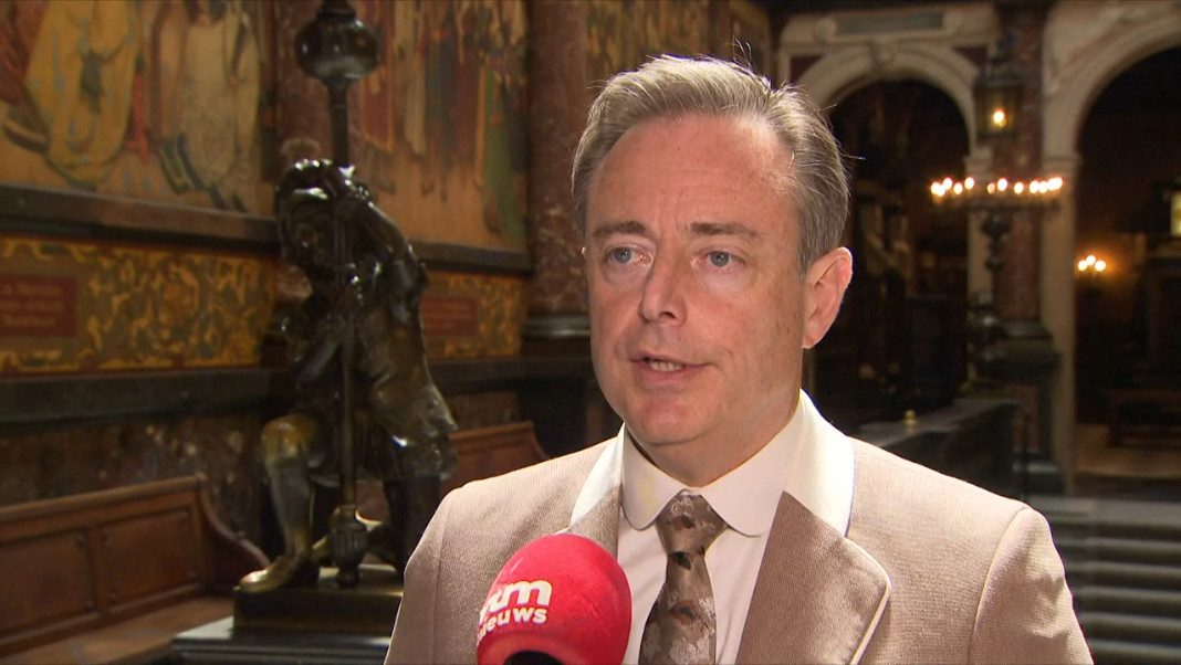 De Wever reageert eerste keer op vertrek Valerie Van Peel: “Mokerslag ... De Wever reageert eerste keer op vertrek Valerie Van Peel: “Mokerslag ...