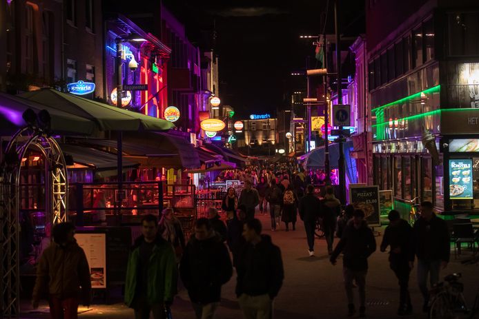 Kroegen op het Stratumseind mogen dit jaar drie keer langer open ...