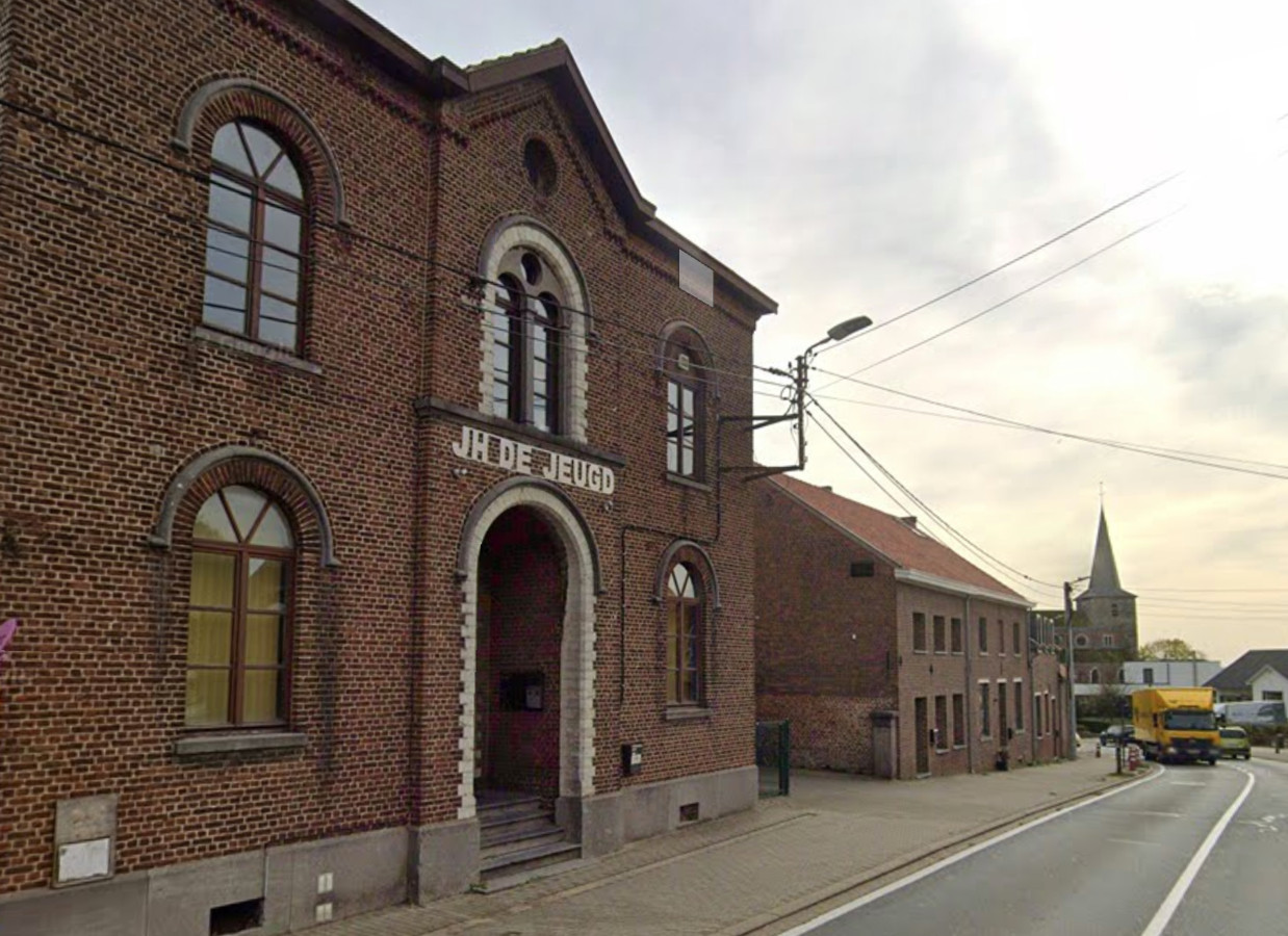 Oud gemeentehuis Binkom krijgt duurzame renovatie | Foto | hln.be