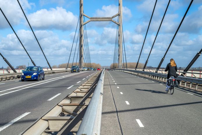 Onderhoud aan Molenbrug in Kampen: weg over de brug twee nachten dicht ...