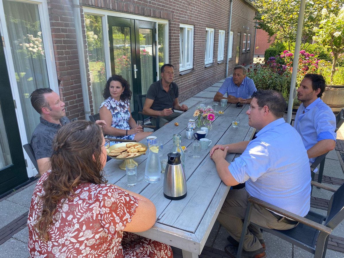 CDA-leider Wopke Hoekstra ziet in Schaijk hoe boer Bart 50 procent ...