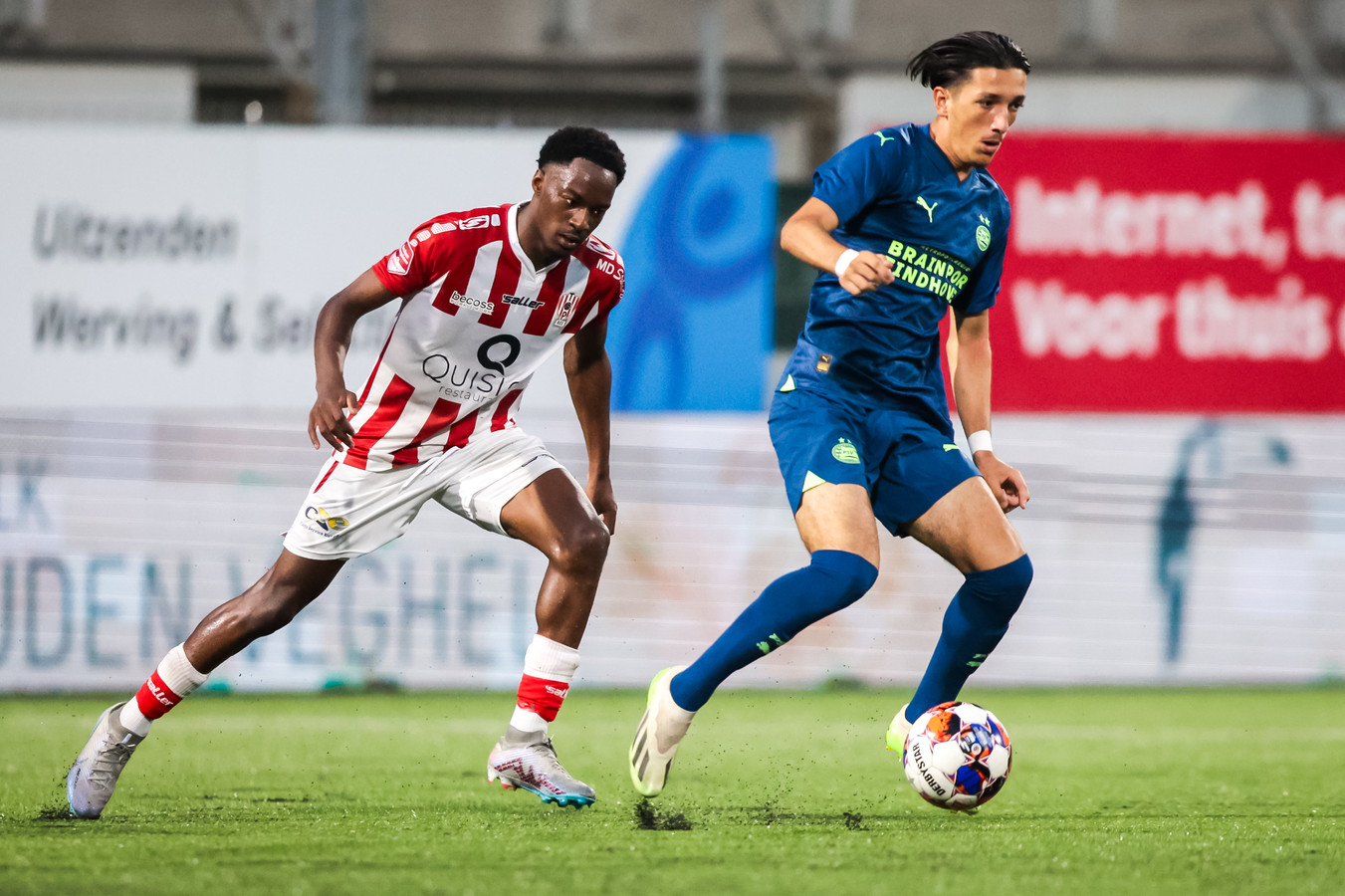 PSV-aanvaller Emir Bars maakt mooi weer tijdens toernooi voor ...