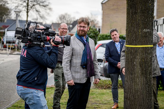 Jan uit Vriezenveen houdt slapeloze nachten door boom: Van de Rijdende ...