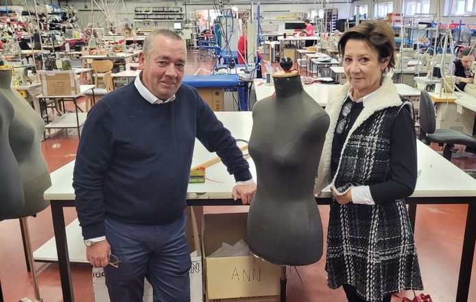 Oni Onik Fashion na 30 jaar beloond met titel van hofleverancier ...