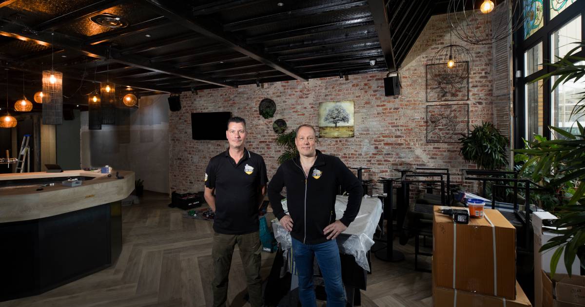 Loungehoek in plaats van biljarttafel, want eetcafé Oud Rooi wordt ...