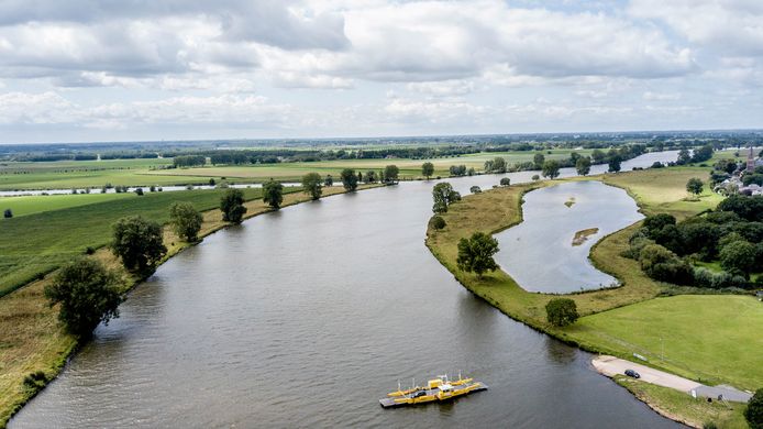 Veerpont Maasbommel-Megen door gevaarlijke forse stroming uit de vaart ...