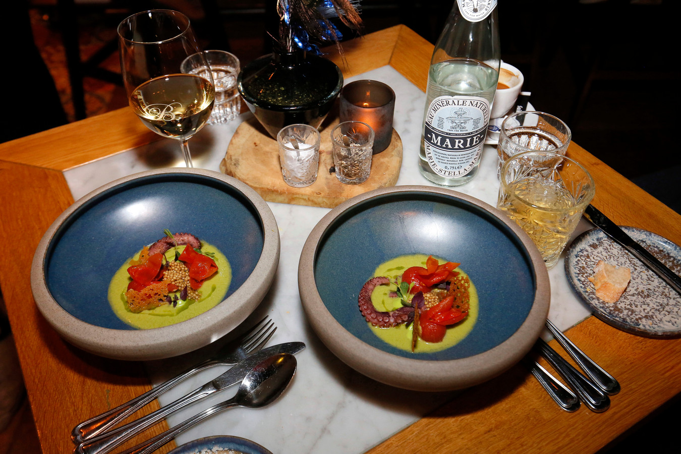 Zelfs op een dinsdagavond is het hier afgeladen vol: dit is waarom ...