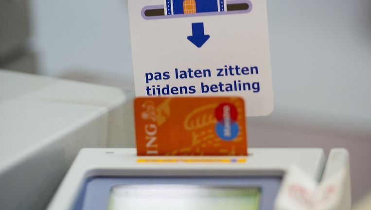 Equens ziet voorlopig af van verkoop pingegevens | Het Parool