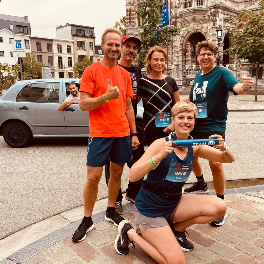 Partner van overleden Stephanie Van Houtven loopt met vrienden 100 km ...