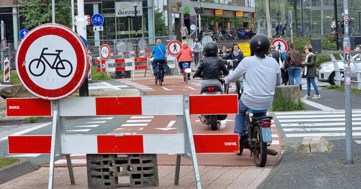 Chaos compleet op de grote rotonde bij het Eemplein: door afzettingen ...