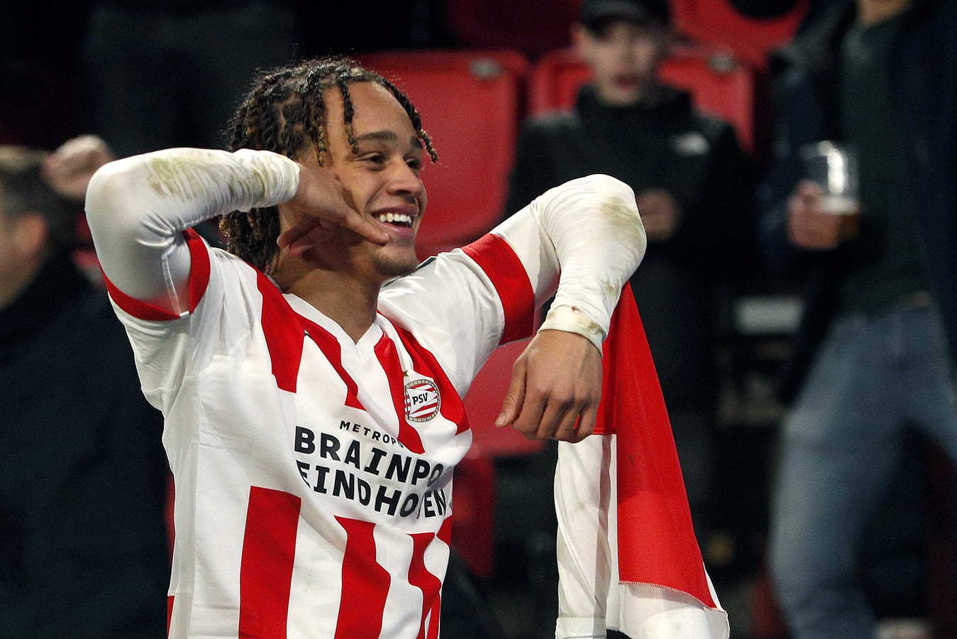 Binnen een half jaar van reserve naar een kapiteinsrol bij PSV: Xavi ...