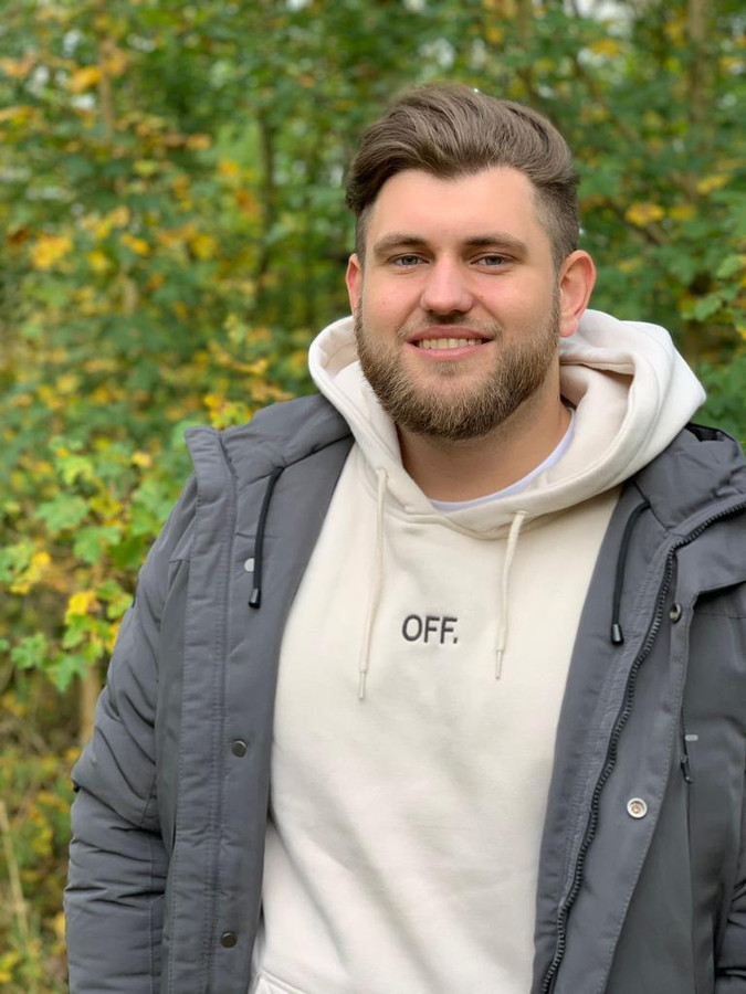 Ploeggenoten steken Jethro (23) hart onder de riem na ernstig ...