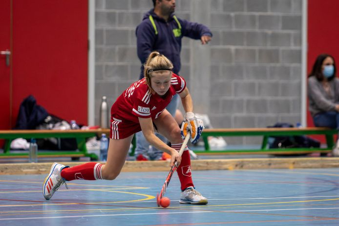 Sofie Aerts speelt met Antwerp aan nationale top indoorhockey: “Op korte tijd heel veel geleerd ...