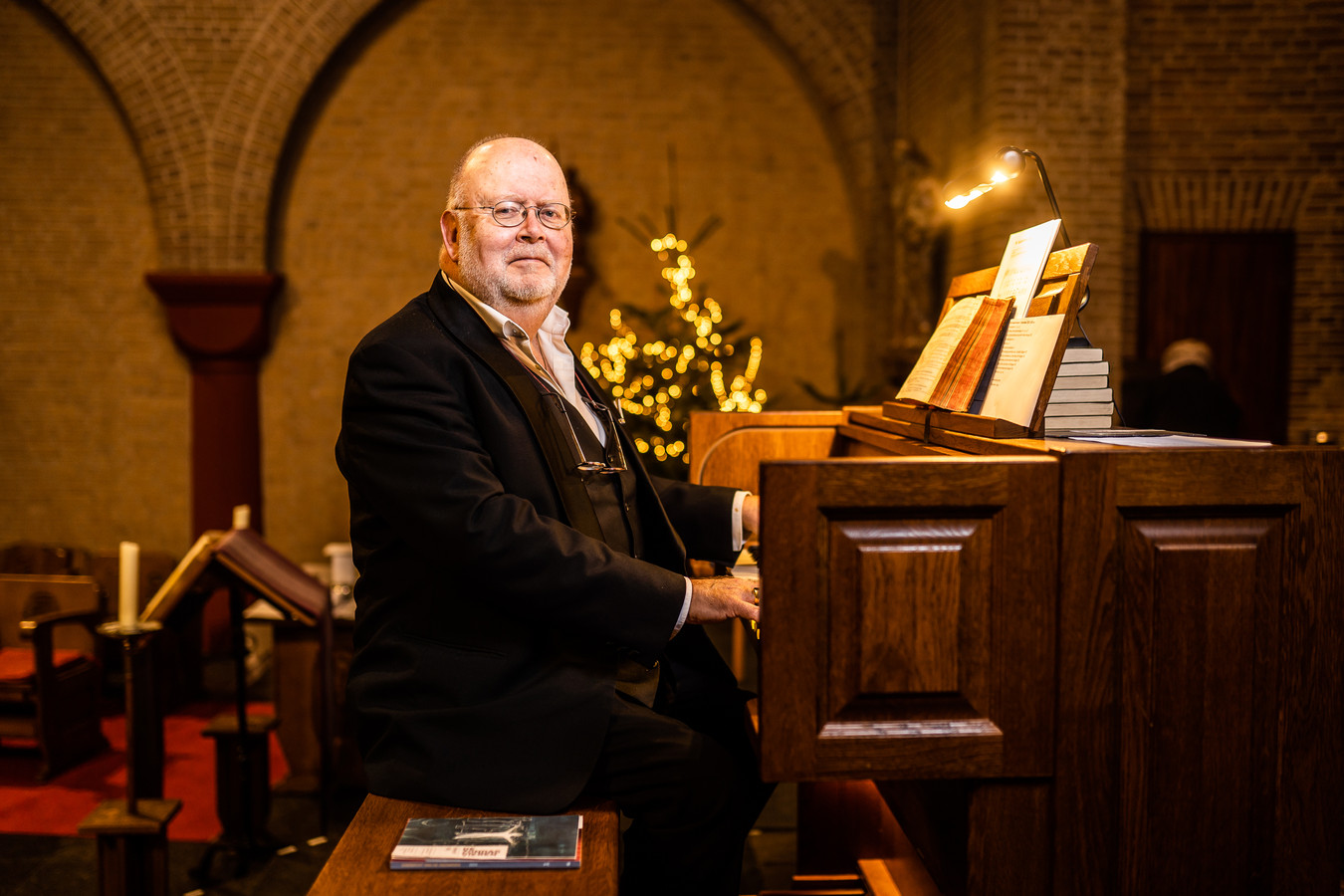 Organist Maarten slaat al 55 jaar geen nachtmis over: ‘Het voelt nooit ...