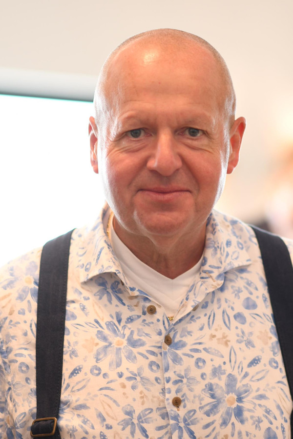 Hij lag 106 dagen levend in een kist onder de grond maar verdween dan ...