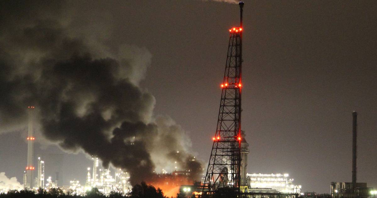 Shell Moerdijk aangeklaagd voor explosie in 2014 en lekkage van giftig ...