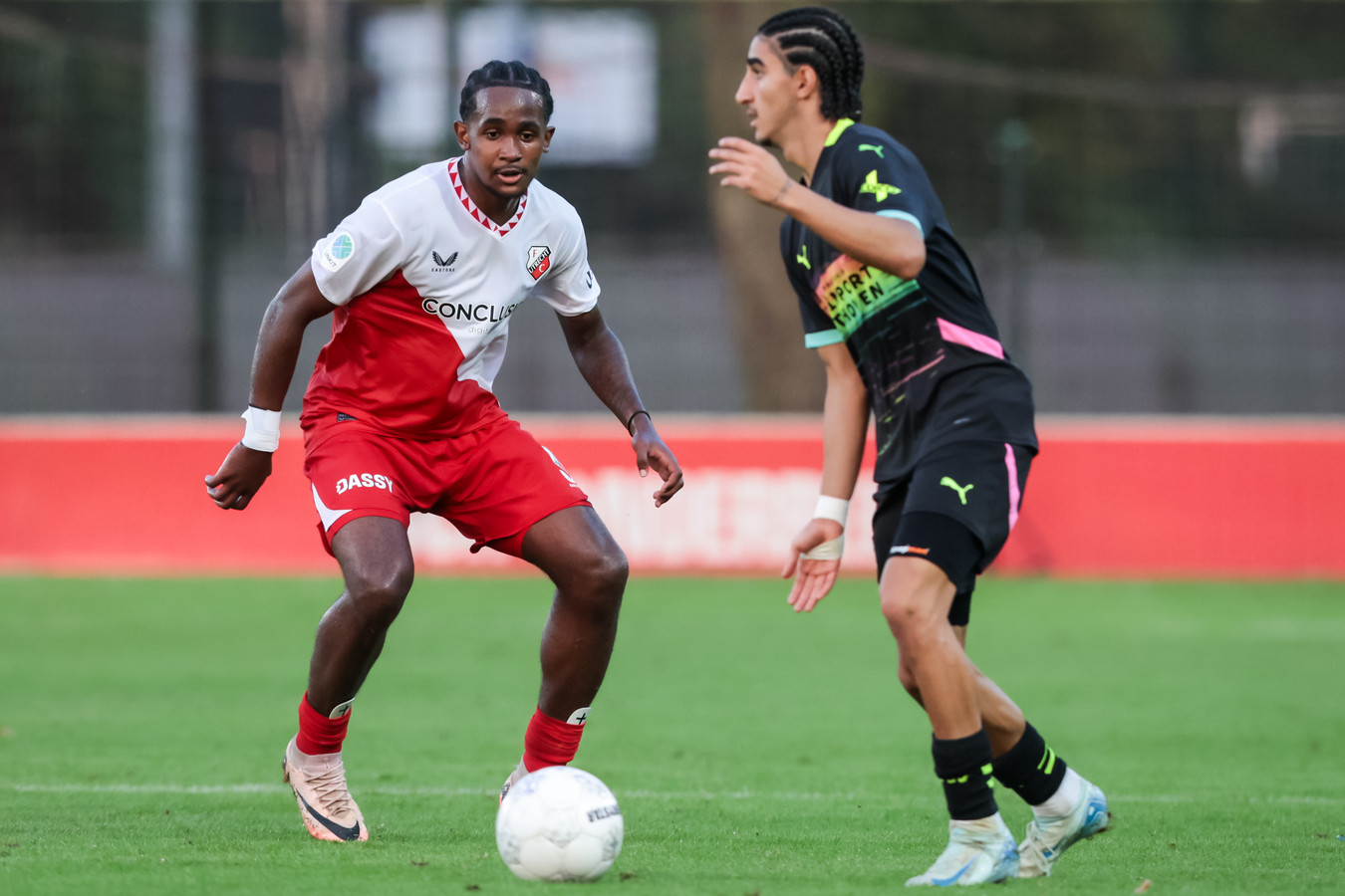 Vanaf zijn vijfde bij PSV en nu écht betaald voetballer: 18-jarige ...