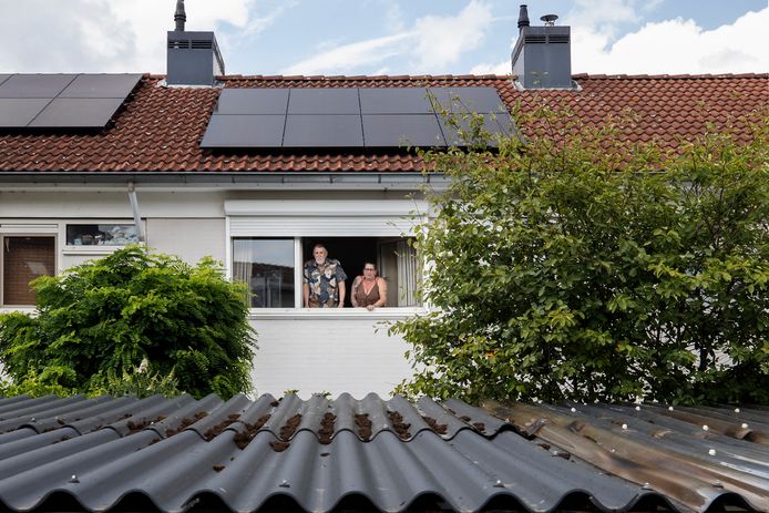 Gladde Zonnepanelen Zorgen Voor Ophopende Sneeuw En Gevaarlijke