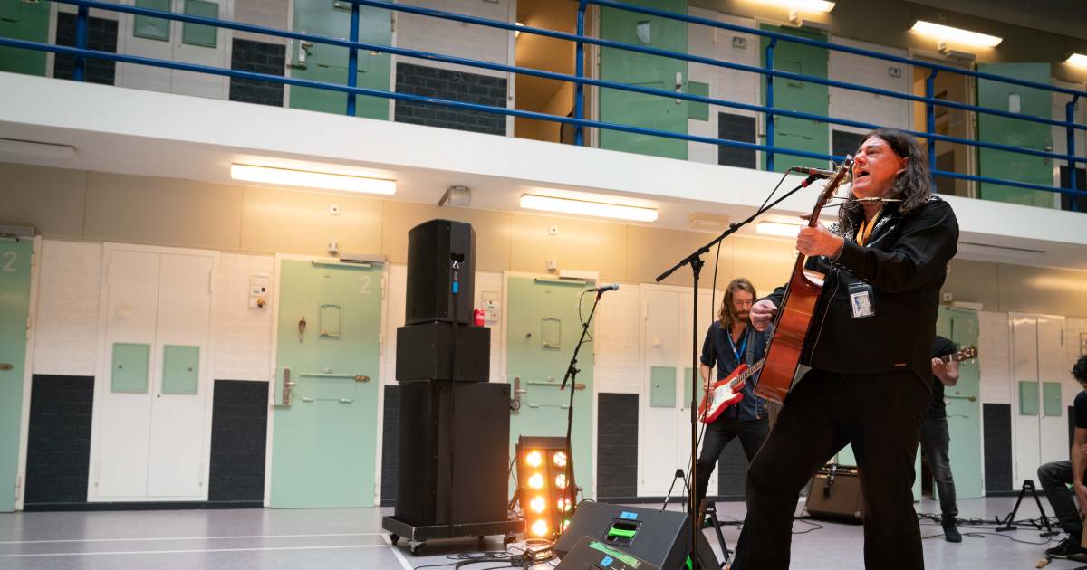 Arnhemse artiesten van gevangenis naar gevangenis om bajesplaat te ...