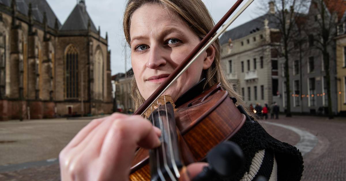 Muzikant Niki (30) uit Deventer maakt furore: ‘In dit instrument kun je ...
