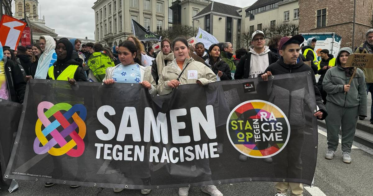 Honderden mensen voeren actie in Brussel tegen racisme: “Verdelen onze ...