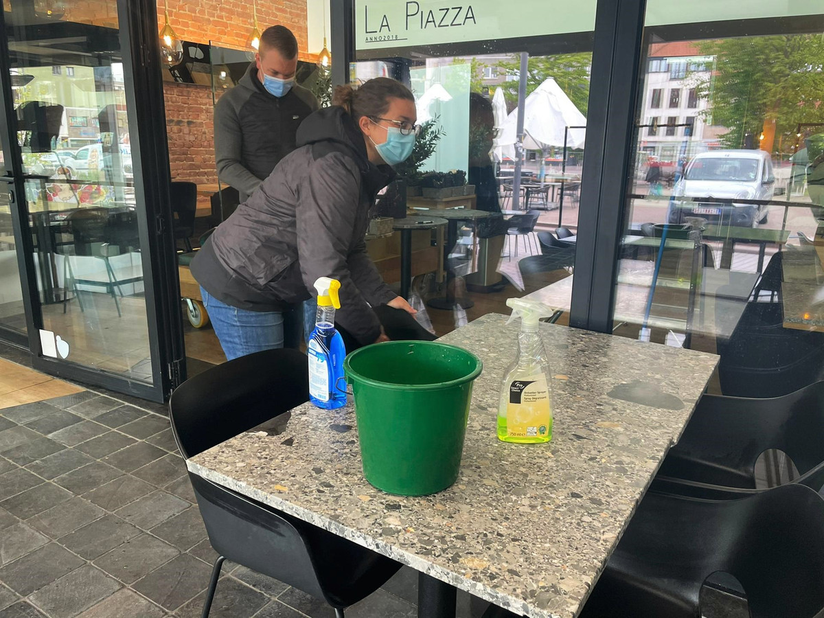 IN BEELD: Genkse horeca maakt zich op voor heropening | Foto | hln.be