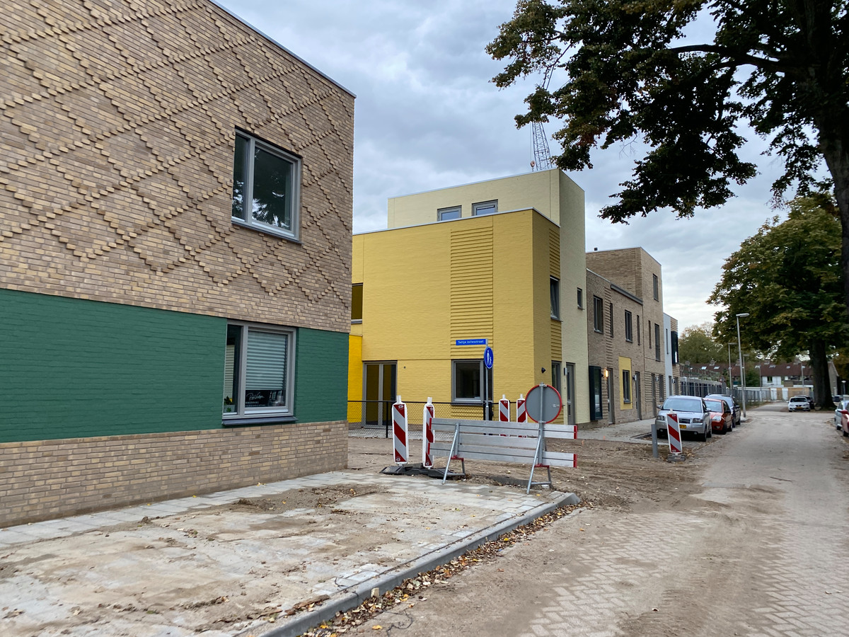 Het nieuwe wijkgebouw van Woensel West in Eindhoven schiet vanaf nu uit ...