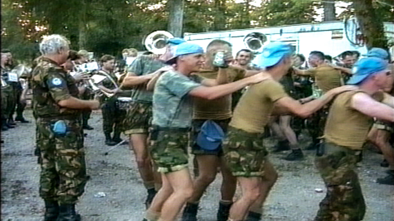 ‘Alsof Dutchbat danste op de lijken van 8000 moslims’ | Foto | destentor.nl