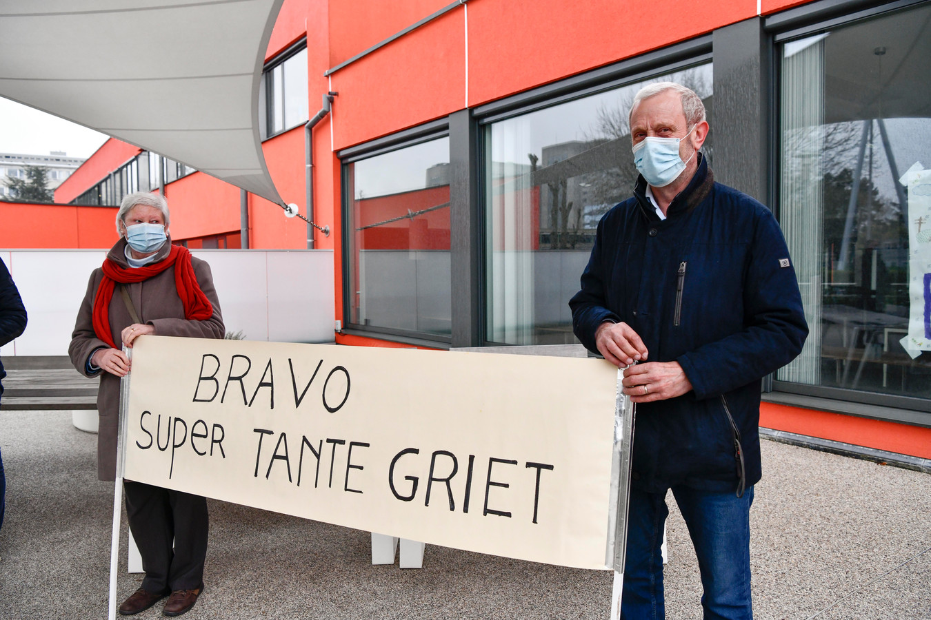 Griet (38) stapte 100 kilometer in regen en kou voor ziek neefje Thomas ...