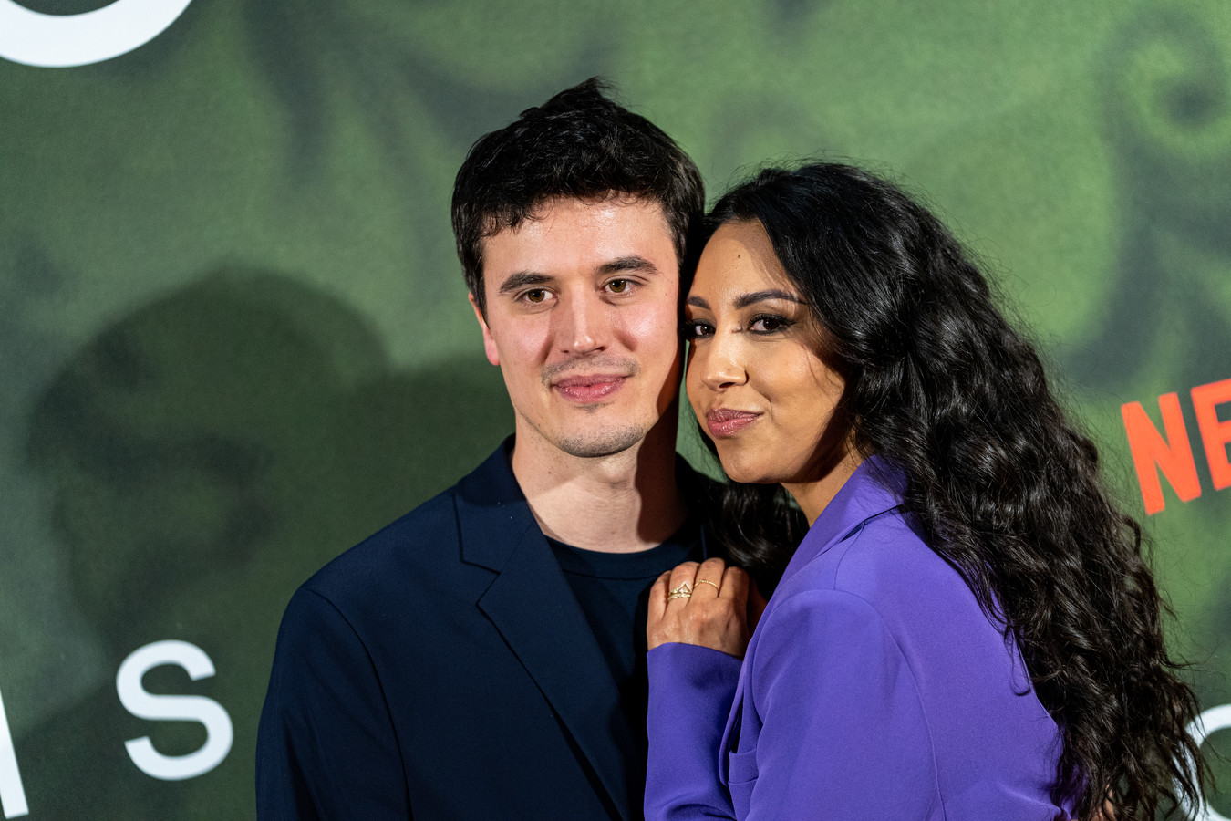 Danira en Ward Kerremans poseren voor het eerst samen op première ...