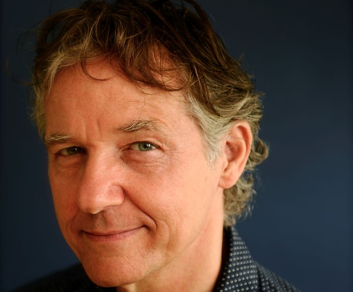 Thom Hoffman vertelt over zijn nieuwste boek in de bibliotheek in ...