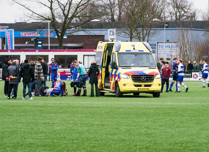 Typische derbysfeer slaat om als plotseling een voetballer van FC ...